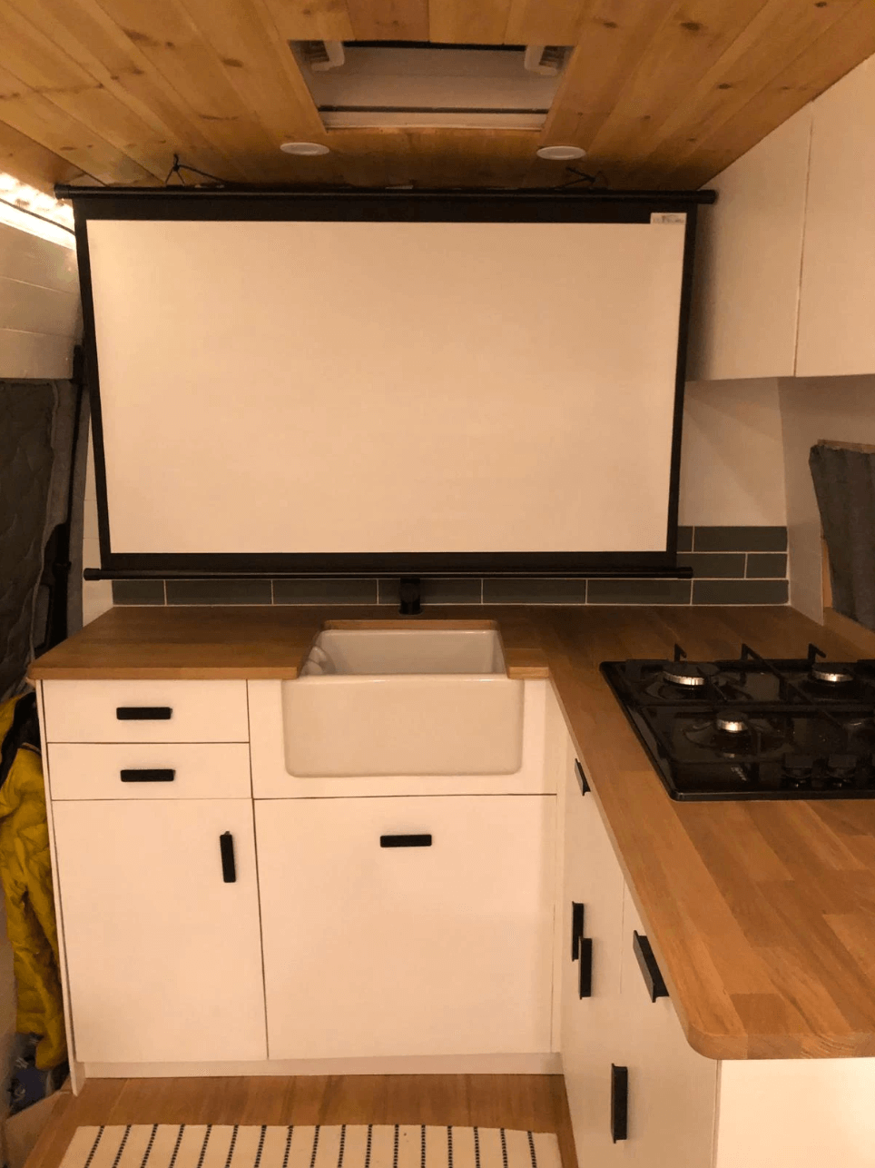 Van life campervan projector setup - nohma.com - Van Life Tips