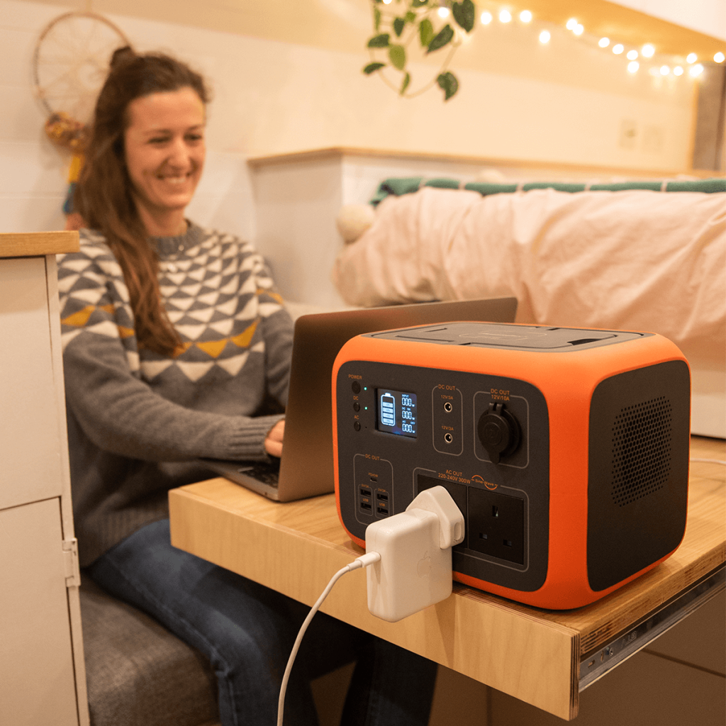 Bluetti AC50S - 500Wh Portable Power Generator w. 300W Inverter